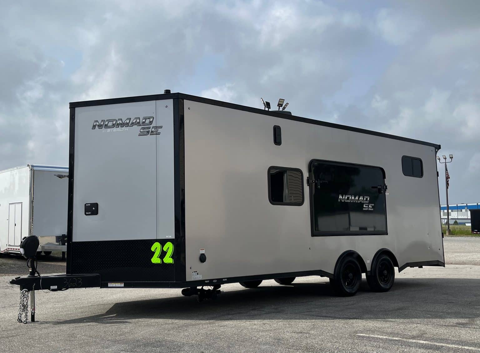 Car Hauler with Living, Sleeping Quarters - RV Campers - MT