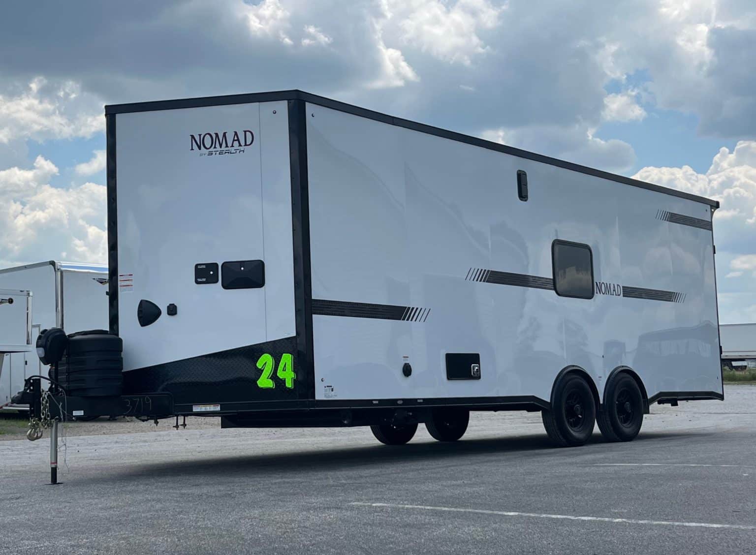 Car Hauler with Living, Sleeping Quarters - RV Campers - MT