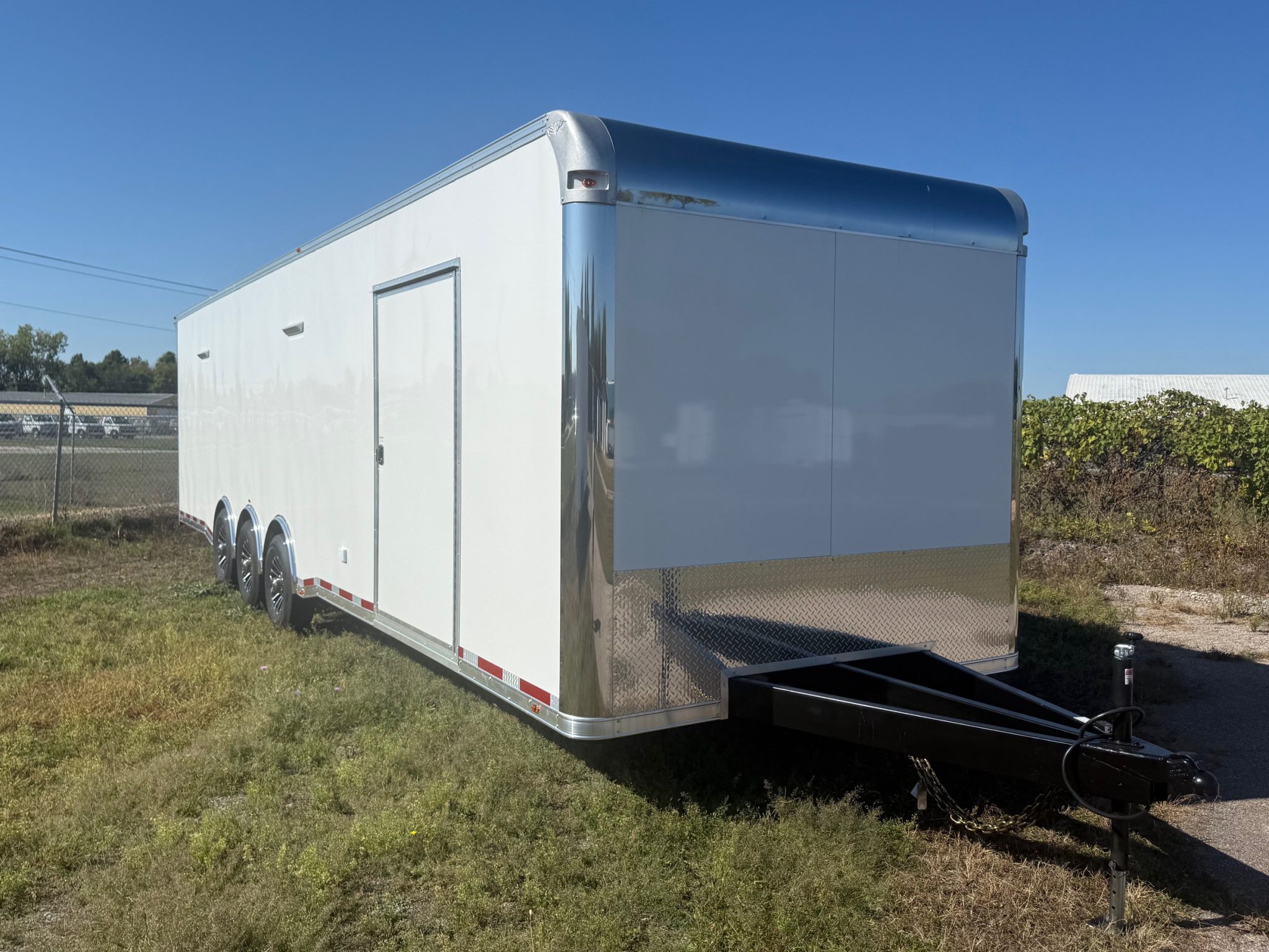 Enclosed Race Car Trailer 2026 28'